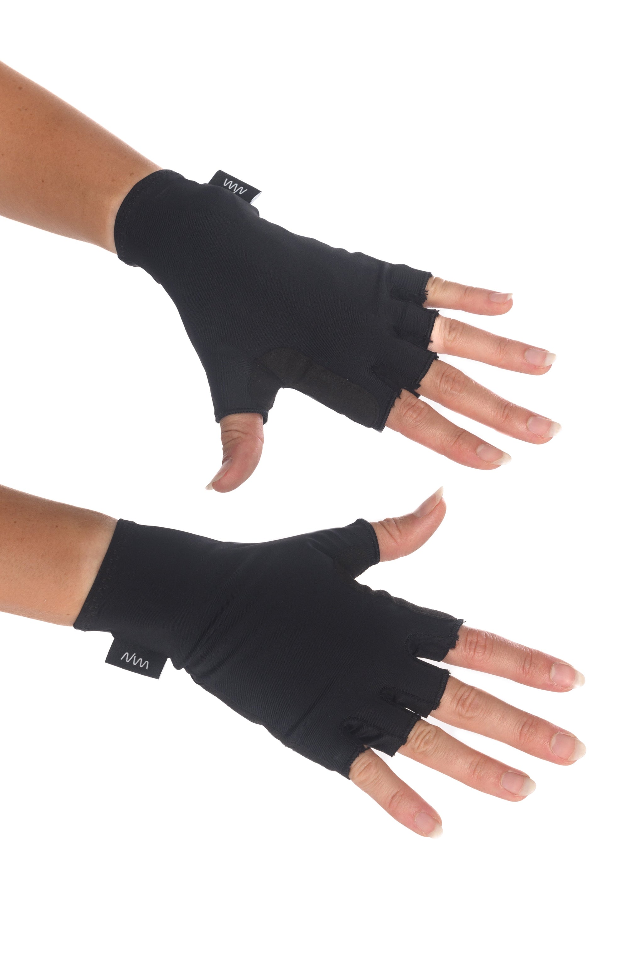 Essentials TT Gloves- Black